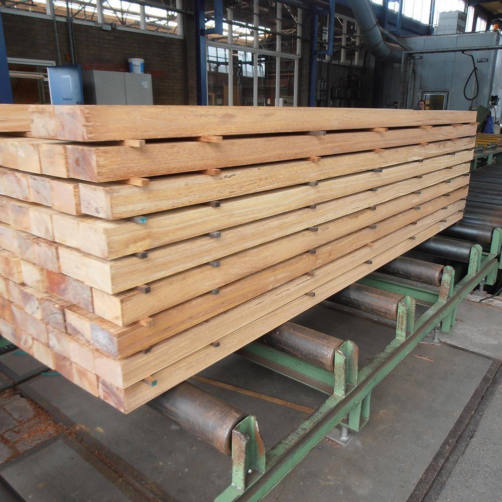 Wood Delivery - Van den Berg Hardhout