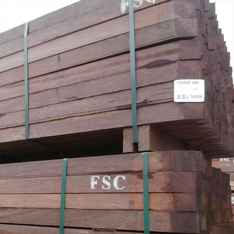 Hardwood poles in many sizes - Van den Berg Hardhout